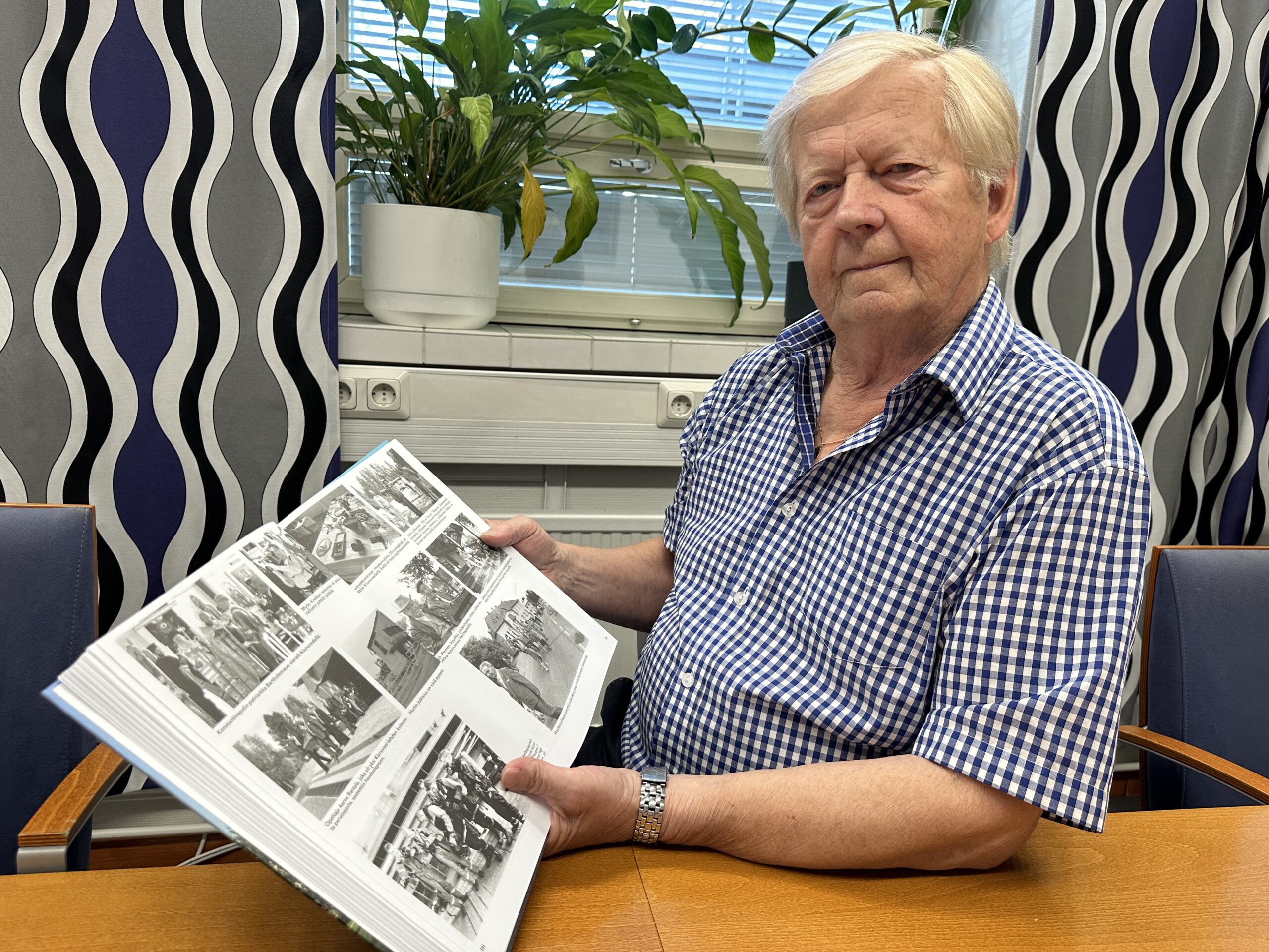 Noin 1500 valokuvaa kiuruvetisestä elämänmenosta – uusi kirja kertoo ...