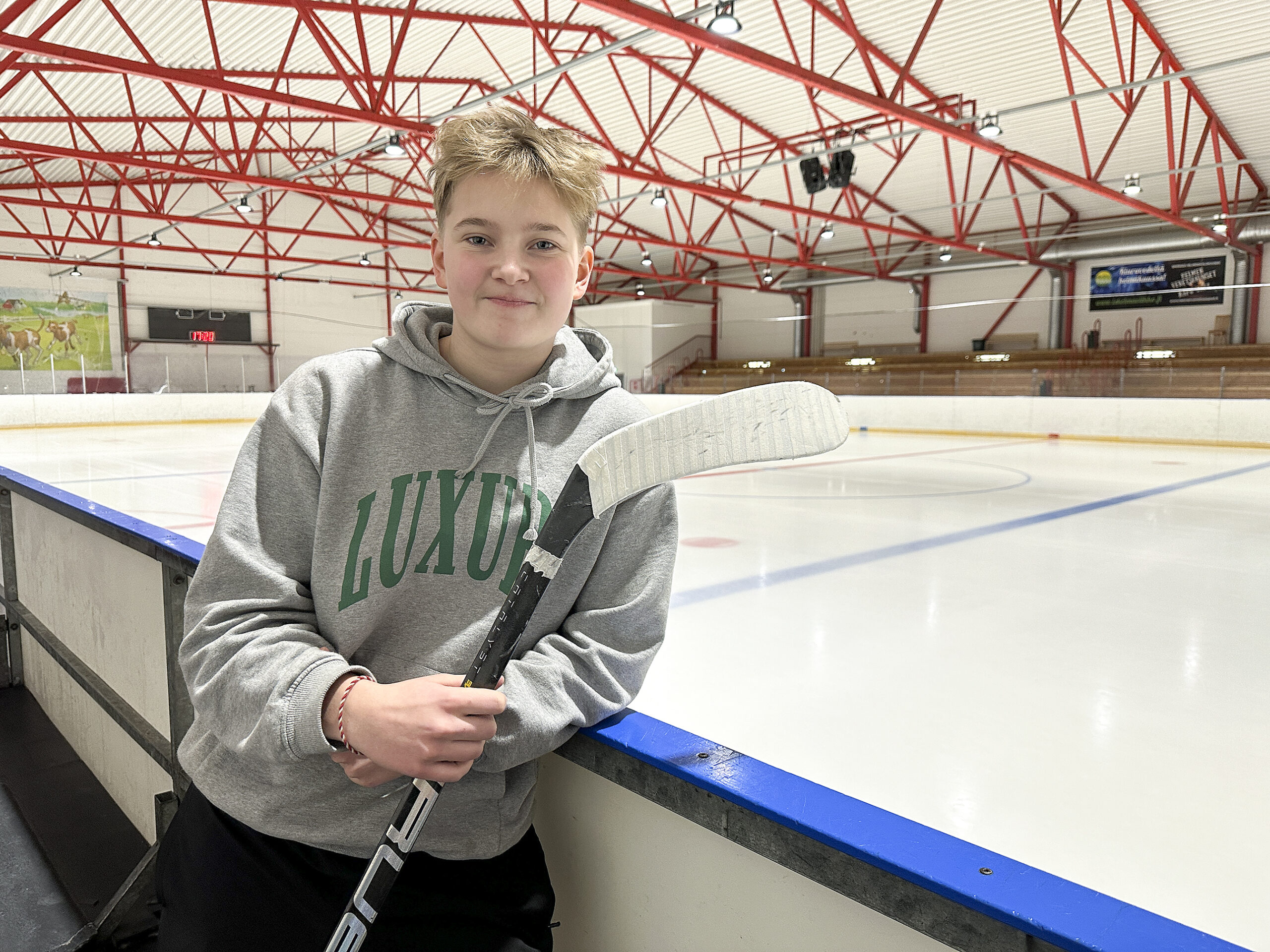 Viola Kärkkäisestä arvokisamitalisti – Suomen tyttöjen jääkiekkojoukkue ...