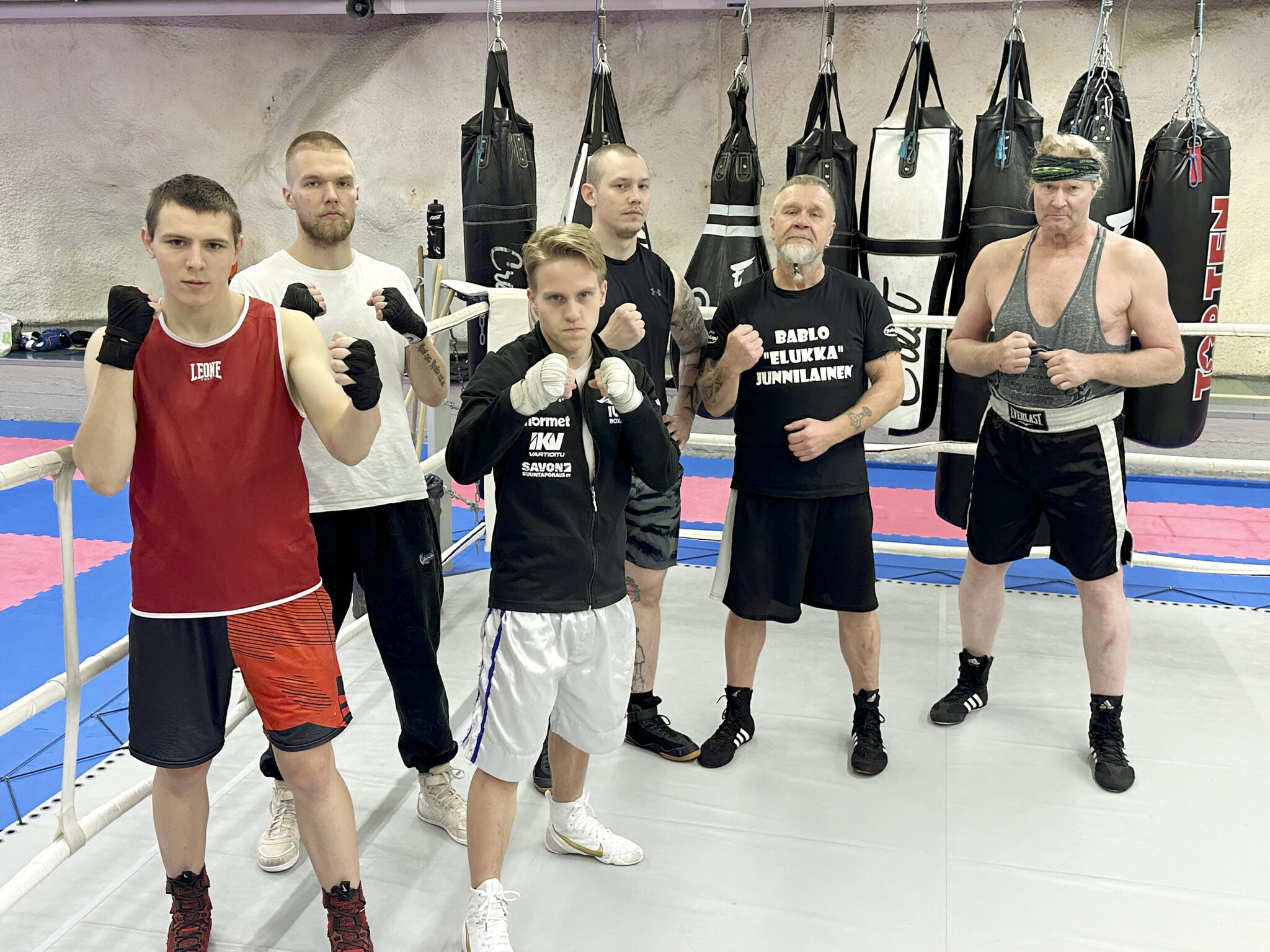 Nyrkit viuhuvat hyvän asian puolesta – Turpaanvetotalakoilla tuetaan ...